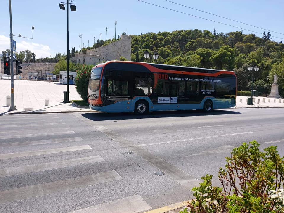 Ξεκίνησαν τα δοκιμαστικά δρομολόγια ηλεκτρικού λεωφορείου στην Αθήνα ...