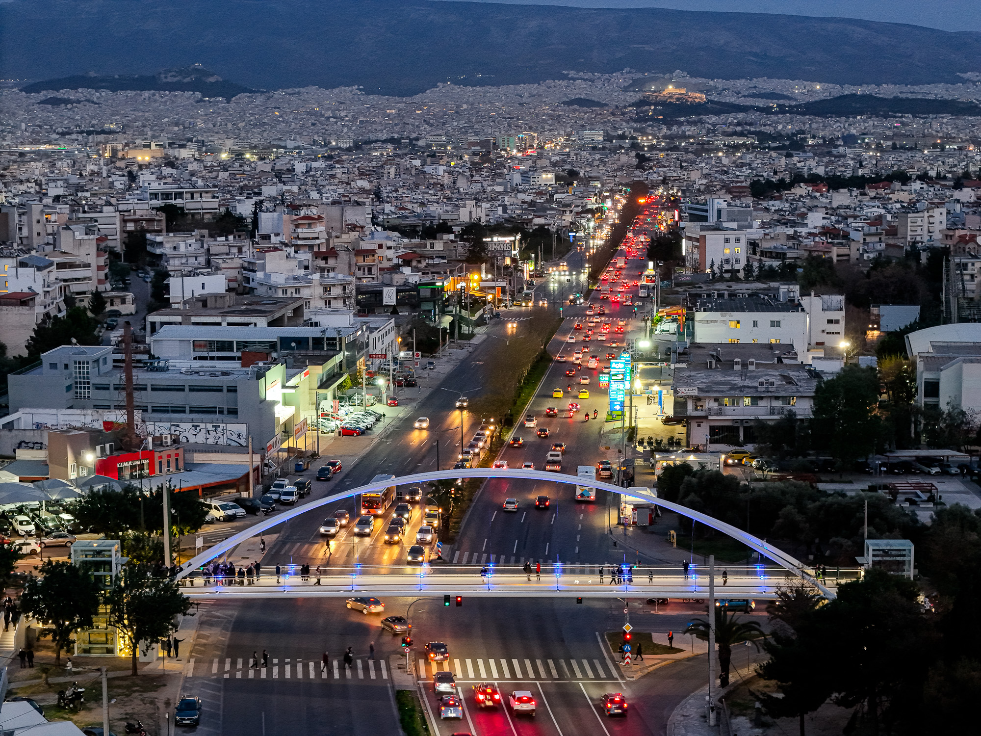 Παραδόθηκε η πεζογέφυρα της λεωφόρου Αθηνών στο «Παλατάκι» | Athens ...