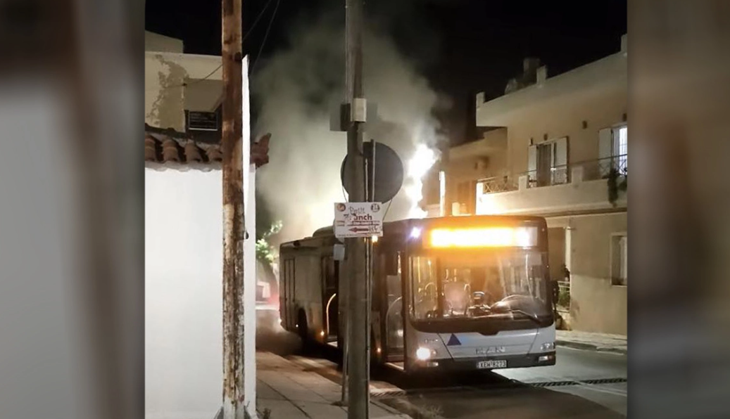 Φωτιά σε αστικό λεωφορείο στην Παλλήνη | Athens Transport
