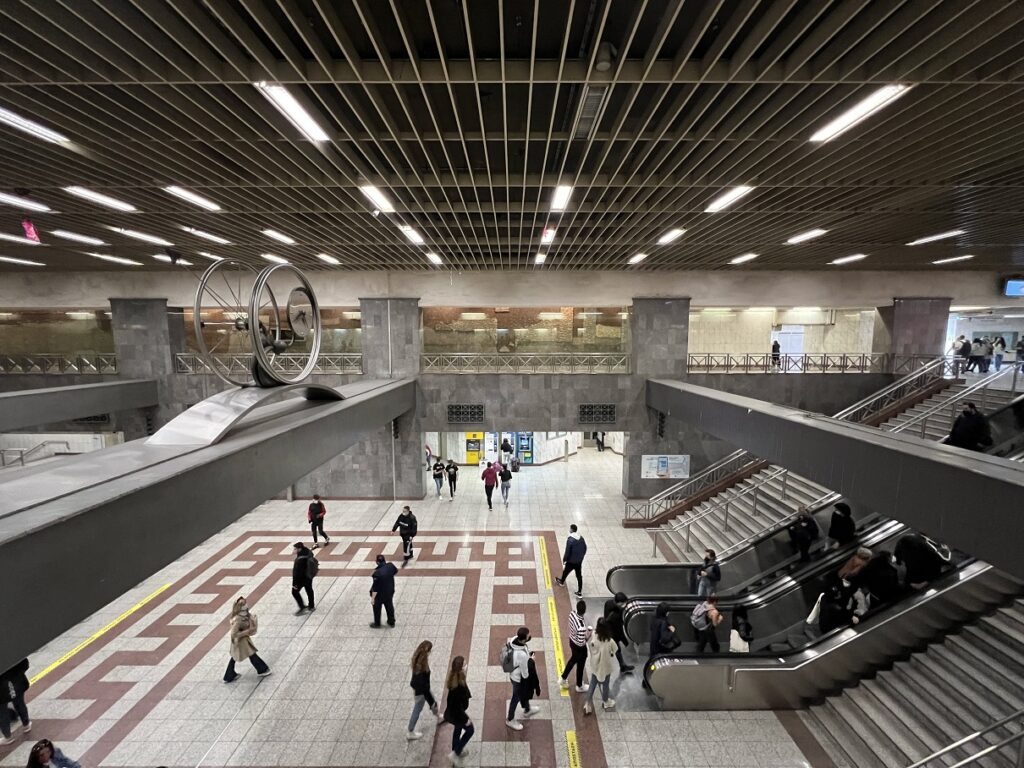 Στάση δροσιάς στο Μετρό του Συντάγματος | Athens Transport